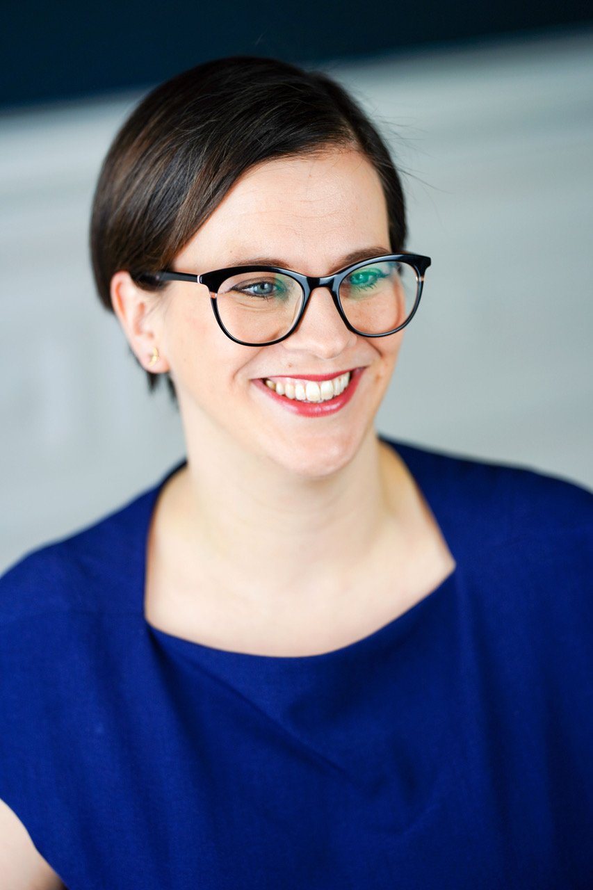 Professor Dr. Julia Sacher